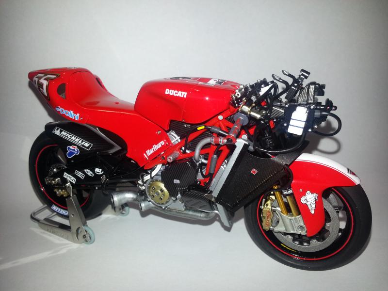 [MOTO] Ducati Desmosedici GP4 - Fotoincisa - Detail-Up... - Pagina 10 ...